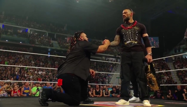 WWE RAW : Jacob Fatu reconnait enfin Roman Reigns et rejoint la tribu ...